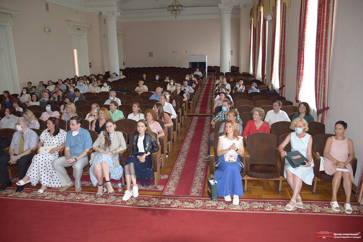 Новини: Вручення сертифікатів успішним учасникам проєкту KNU Teach Week 2