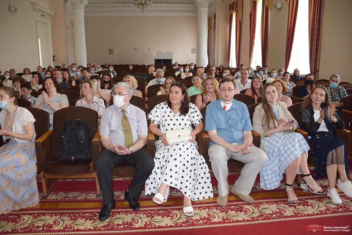 Новини: Вручення сертифікатів успішним учасникам проєкту KNU Teach Week 2