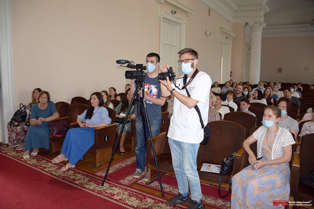 Новини: Вручення сертифікатів успішним учасникам проєкту KNU Teach Week 2