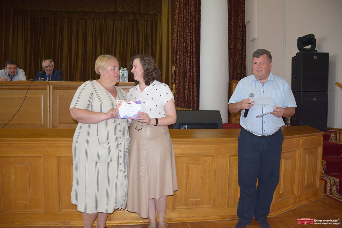 Новини: Вручення сертифікатів успішним учасникам проєкту KNU Teach Week 2