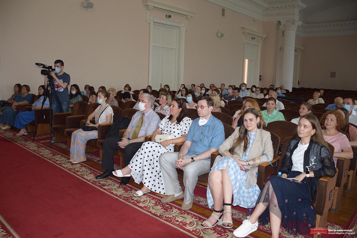 Новини: Вручення сертифікатів успішним учасникам проєкту KNU Teach Week 2