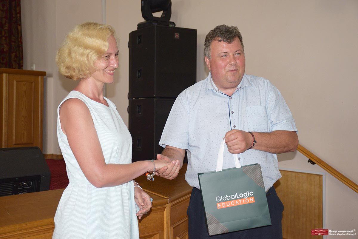 Новини: Вручення сертифікатів успішним учасникам проєкту KNU Teach Week 2