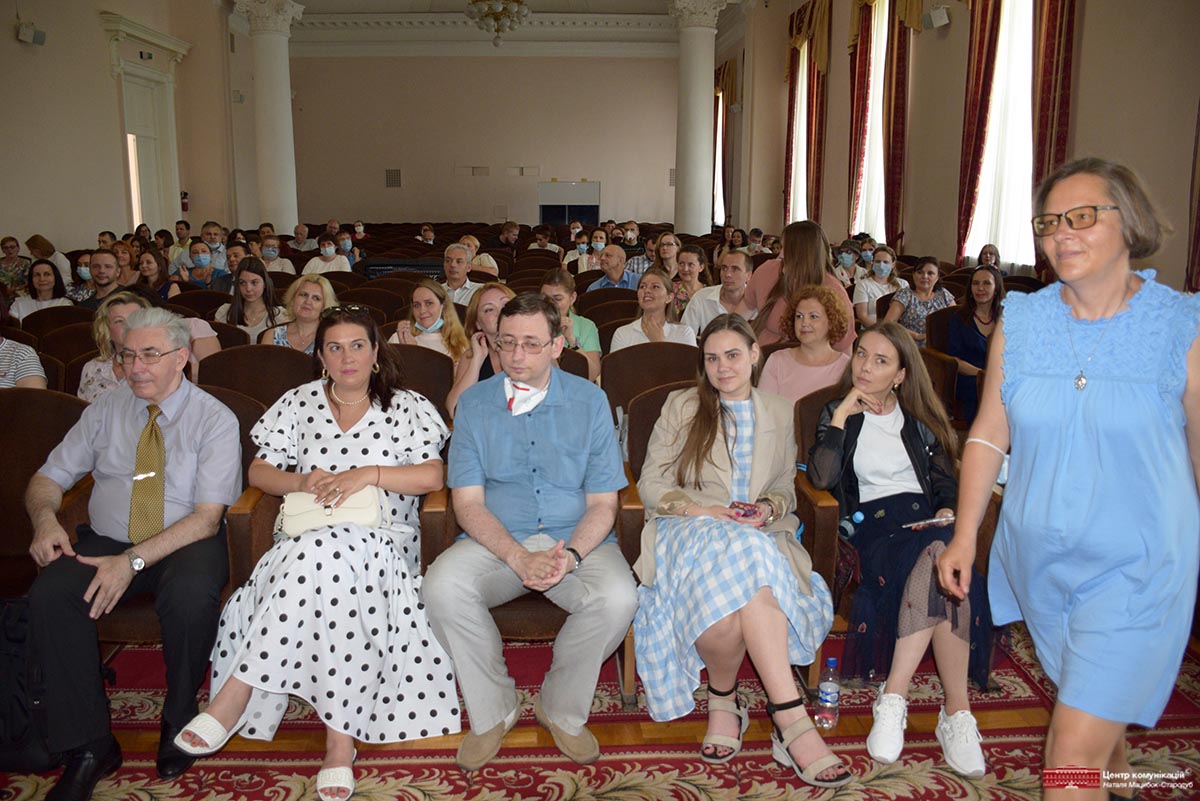 Новини: Вручення сертифікатів успішним учасникам проєкту KNU Teach Week 2