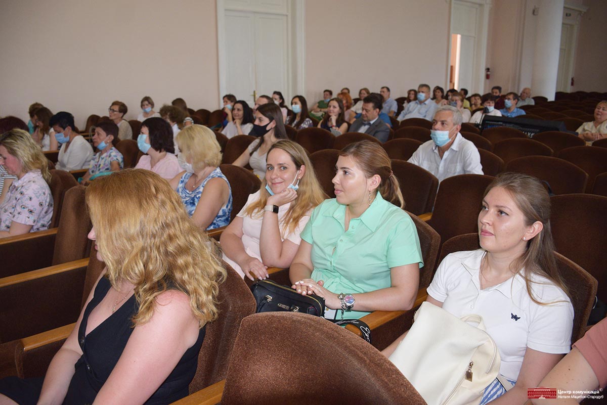 Новини: Вручення сертифікатів успішним учасникам проєкту KNU Teach Week 2