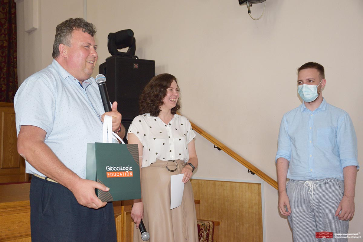 Новини: Вручення сертифікатів успішним учасникам проєкту KNU Teach Week 2