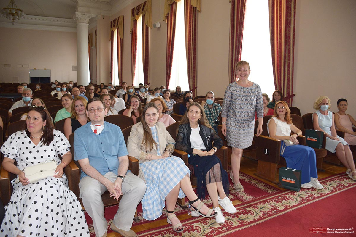 Новини: Вручення сертифікатів успішним учасникам проєкту KNU Teach Week 2